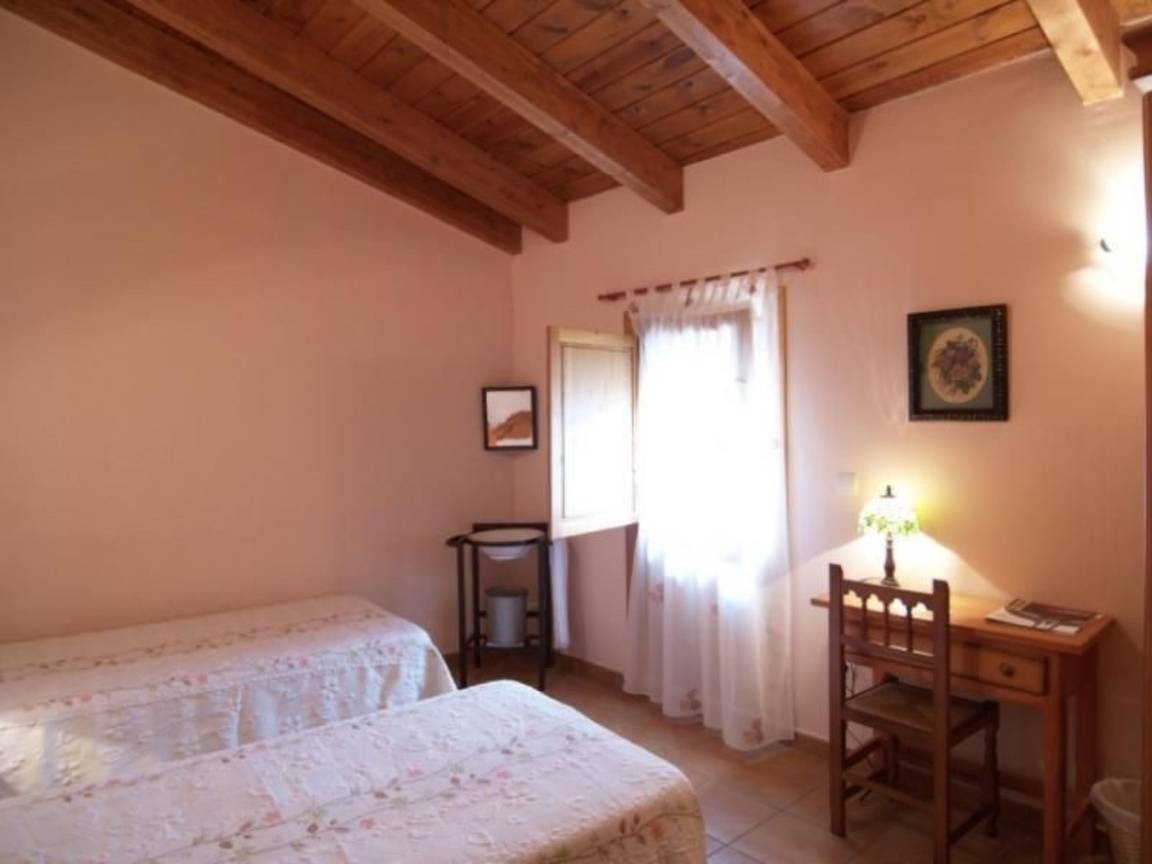 200 M² Casa ∙ 6 Habitaciones ∙ 12 Huéspedes - Bierge