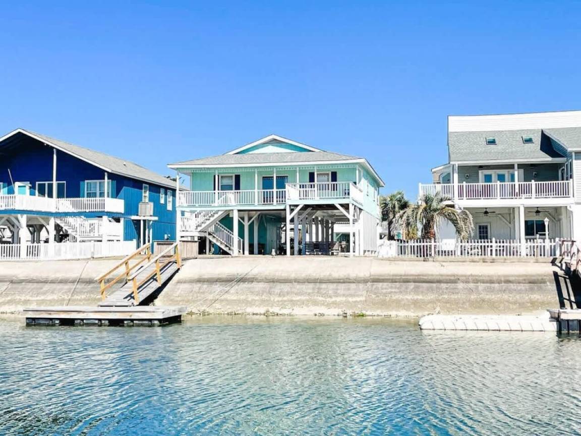 46 M² Cottage ∙ 4 Bedrooms ∙ 11 Guests - Holden Beach, NC