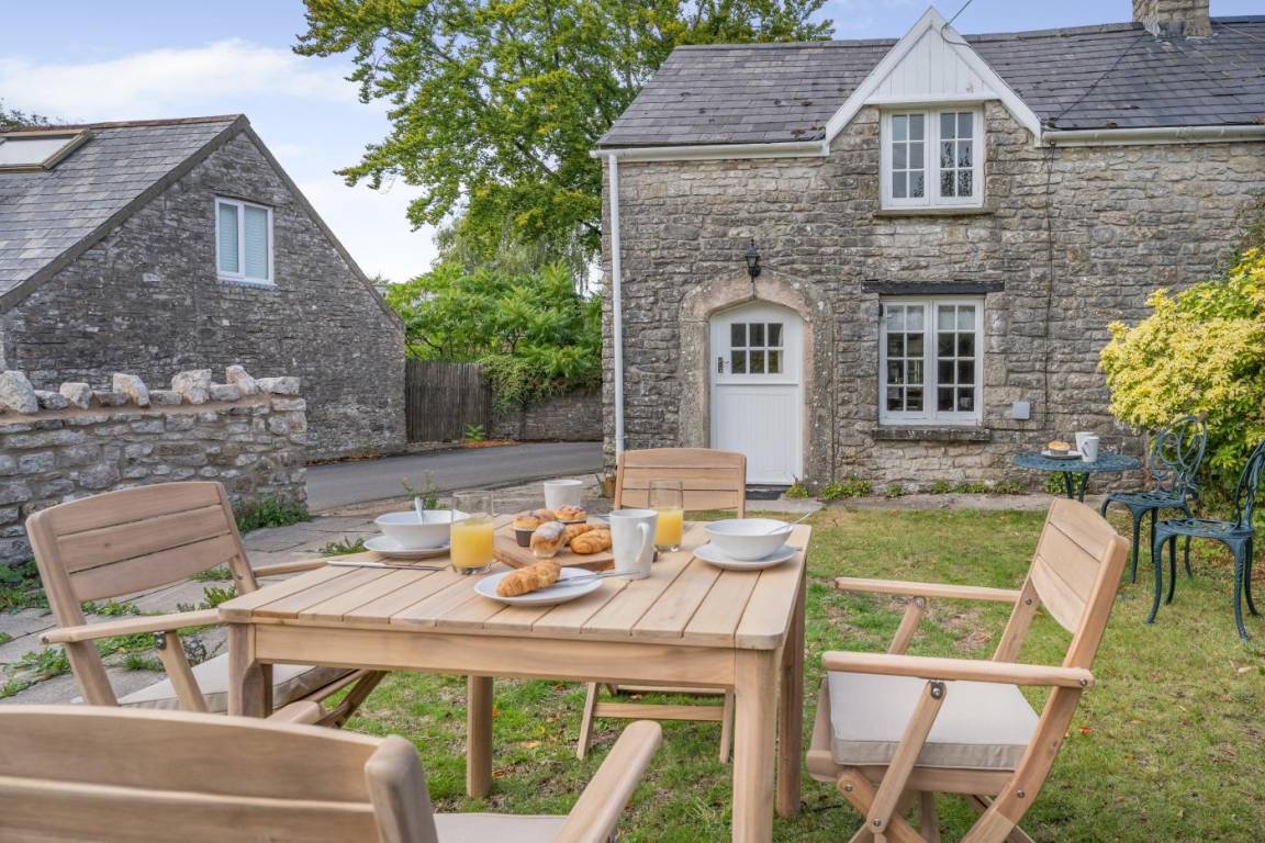 Cottage ∙ 2 Bedrooms ∙ 3 Guests - Barry