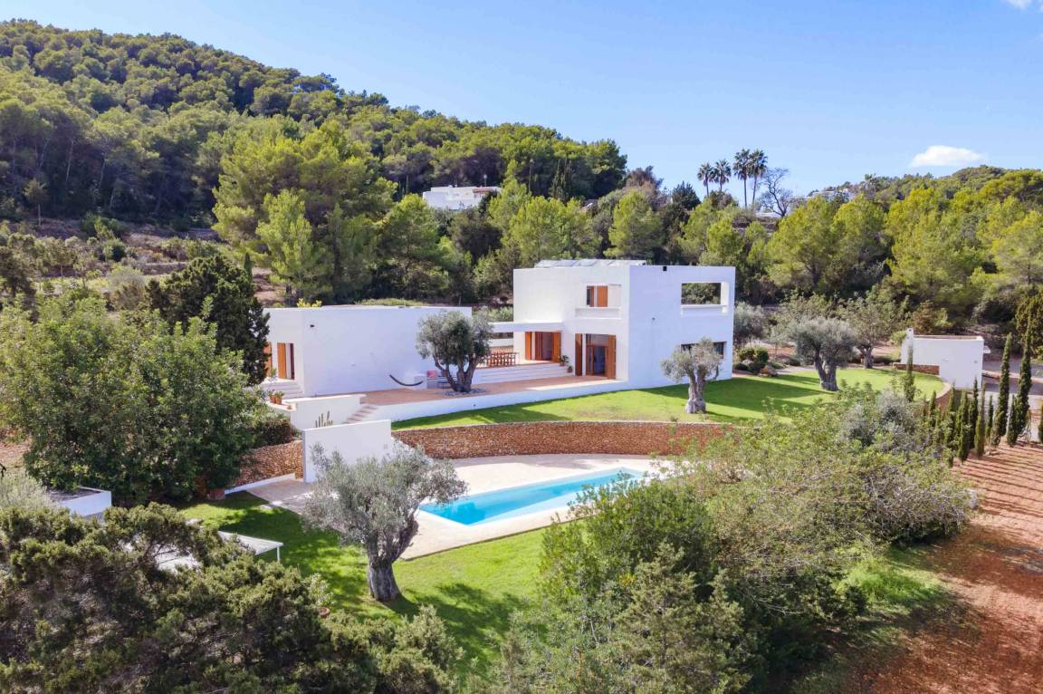300 M² Villa ∙ 4 Habitaciones ∙ 8 Huéspedes - Santa Eulalia del Río