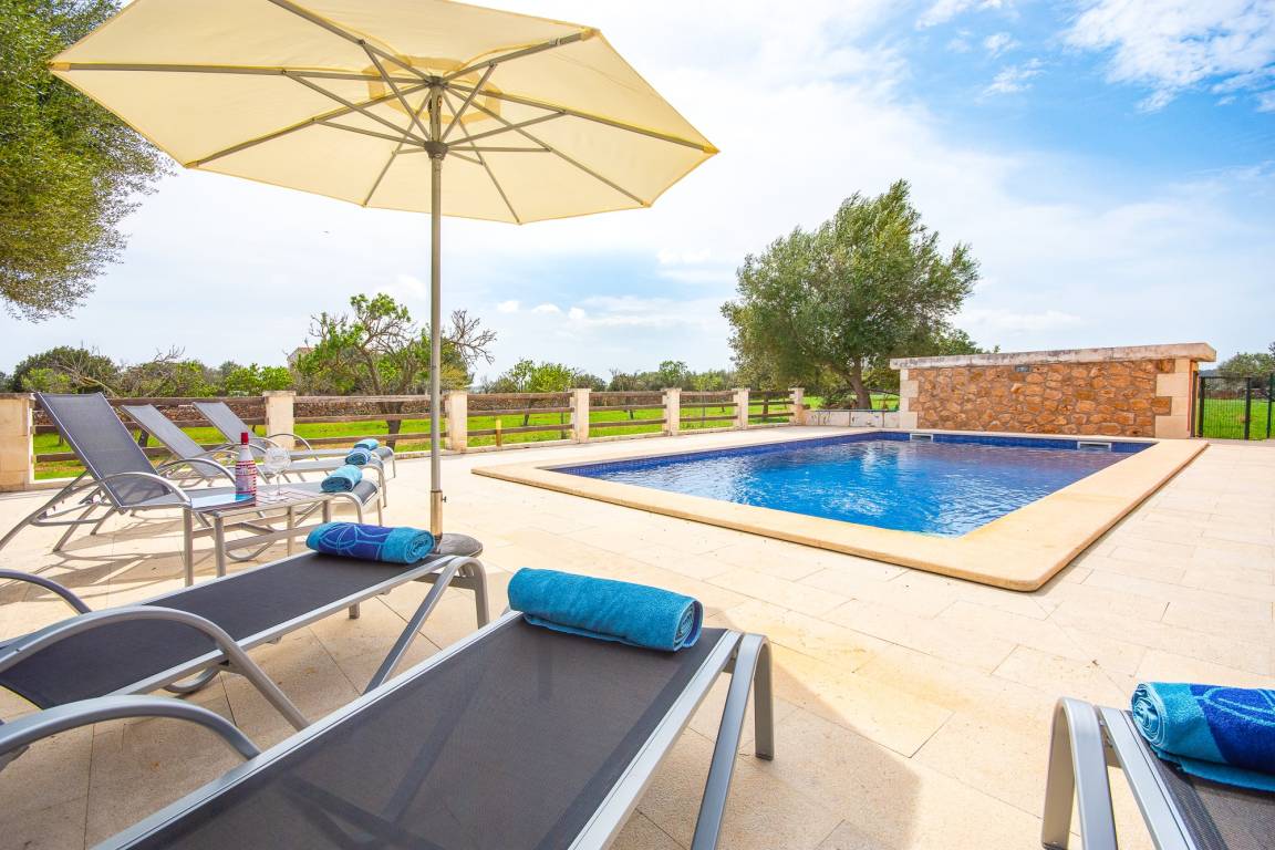 135 M² Finca ∙ 3 Bedrooms ∙ 6 Guests - Can Picafort