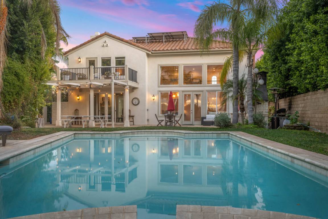 335 M² House ∙ 5 Bedrooms ∙ 10 Guests - Santa Clarita, CA