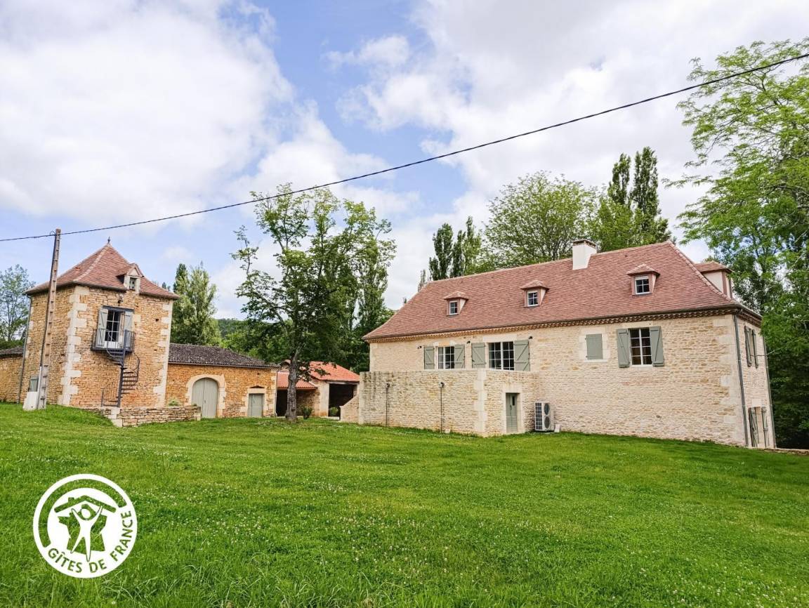 250 M² Gîte ∙ 5 Chambres ∙ 10 Personnes - Puy-l'Évêque