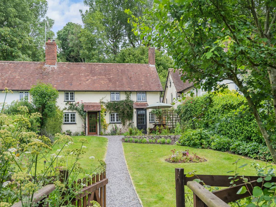 Cottage ∙ 4 Bedrooms ∙ 8 Guests - Dorset