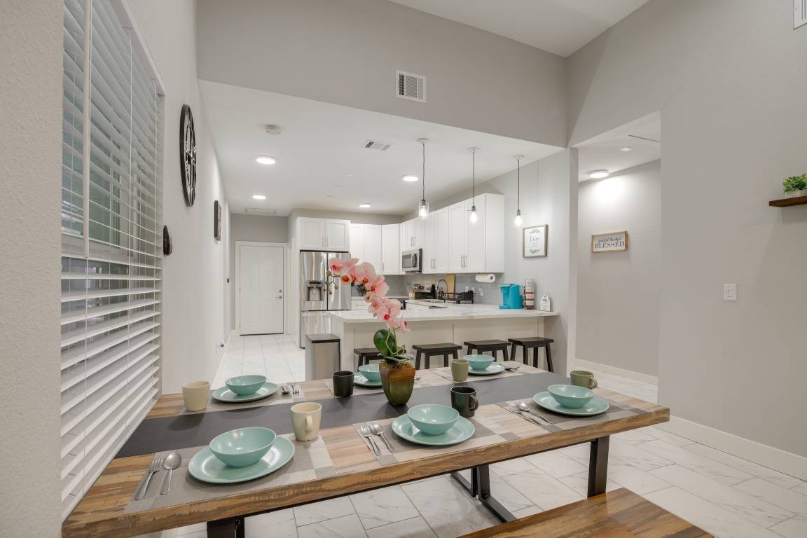 148 M² House ∙ 3 Bedrooms ∙ 6 Guests - Minute Maid Park Houston