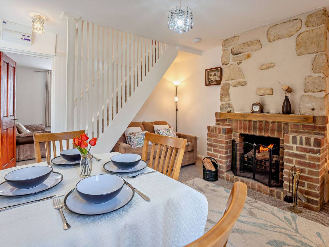 Cottage ∙ 2 Bedrooms ∙ 4 Guests - Lymington