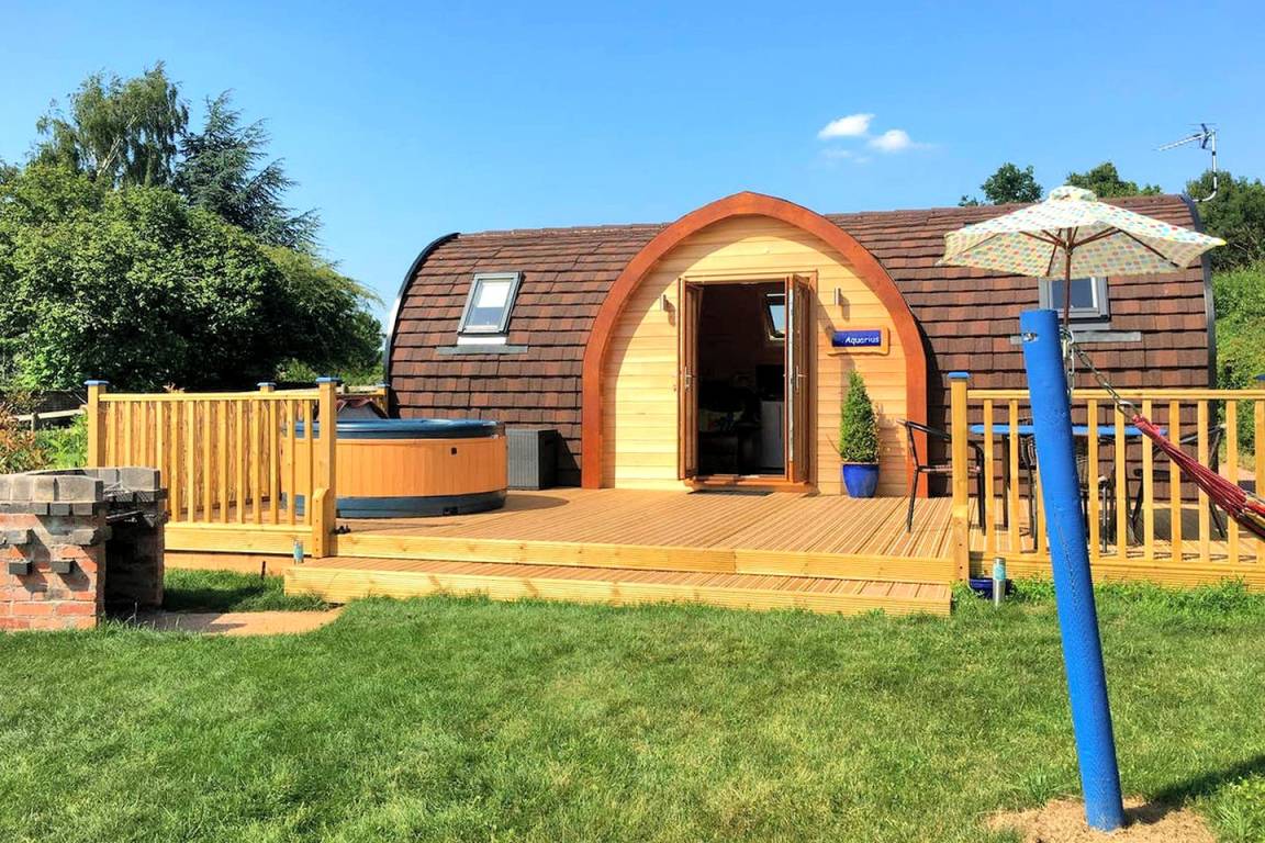 Camping ∙ 3 Bedrooms ∙ 4 Guests - Warwickshire