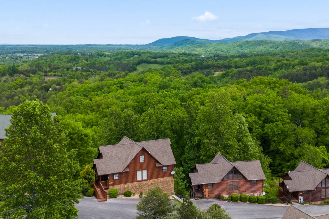 219 M² Cabin ∙ 6 Bedrooms ∙ 16 Guests - Pigeon Forge, TN