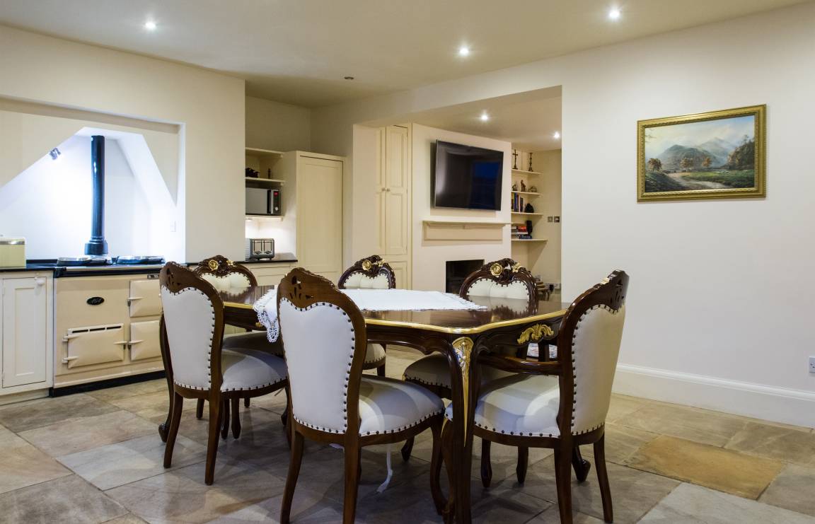 140 M² Apartment ∙ 2 Bedrooms ∙ 6 Guests - Kenilworth