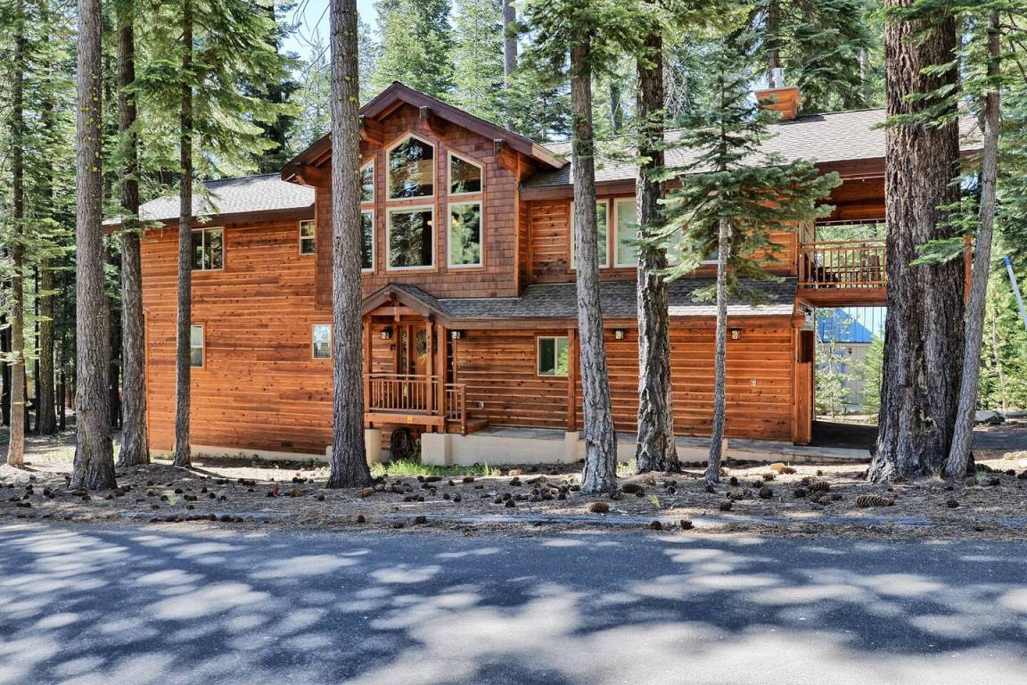 181 M² Cabin ∙ 3 Bedrooms ∙ 6 Guests - Tahoe City, CA