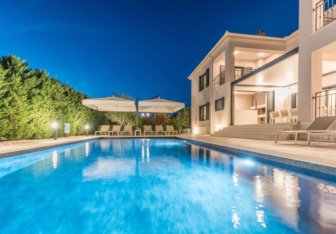 Villa ∙ 5 Schlafzimmer ∙ 10 Gäste - Zadar