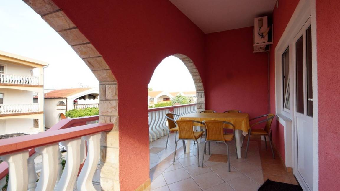 42 M² Huoneisto ∙ 2 Makuuhuonetta ∙ 5 Vierasta - Vir