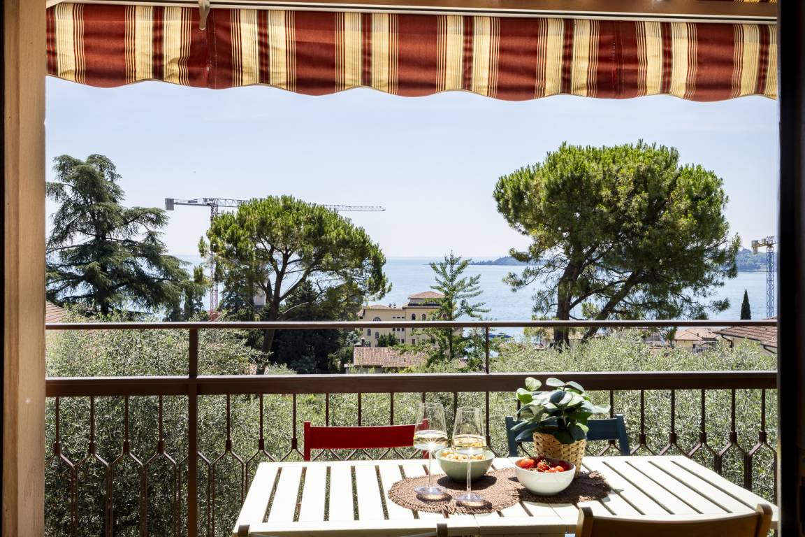 65 M² Apartment ∙ 3 Bedrooms ∙ 4 Guests - Gardone Riviera