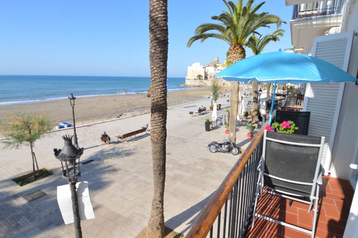 100 M² Apartamento ∙ 3 Habitaciones ∙ 6 Huéspedes - Sitges
