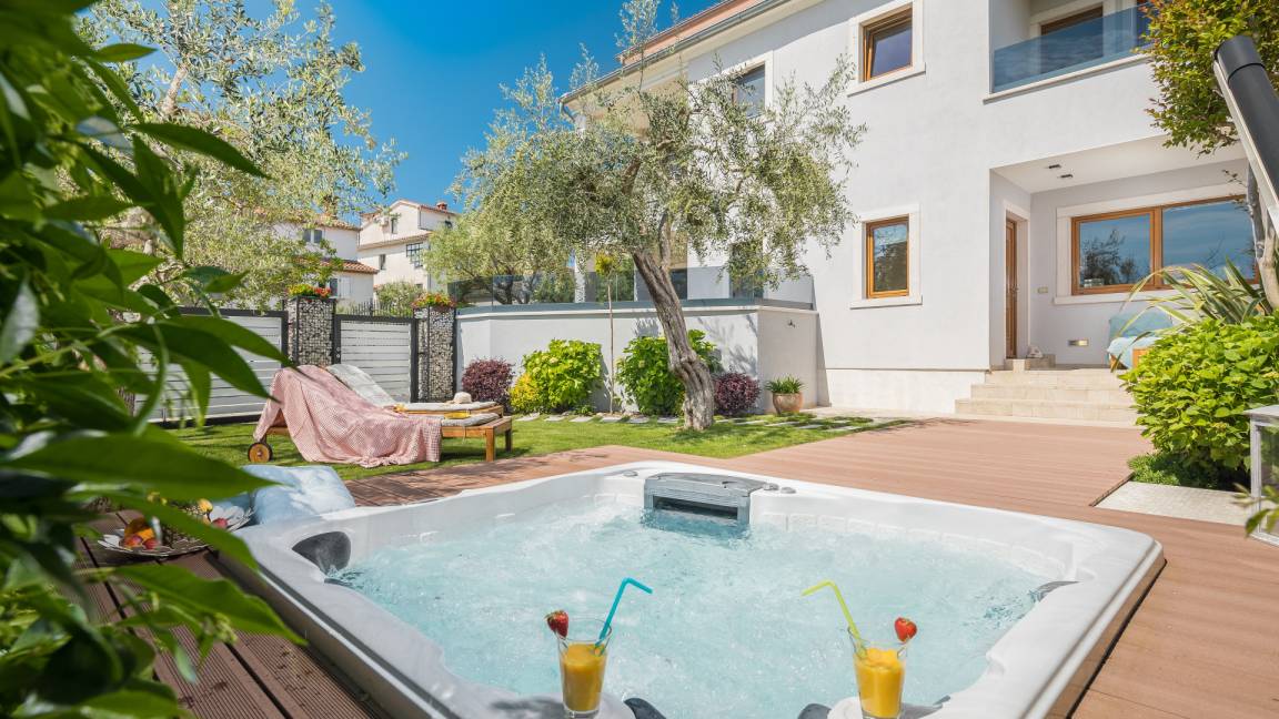 100 M² Villa ∙ 2 Bedrooms ∙ 6 Guests - Rovinj