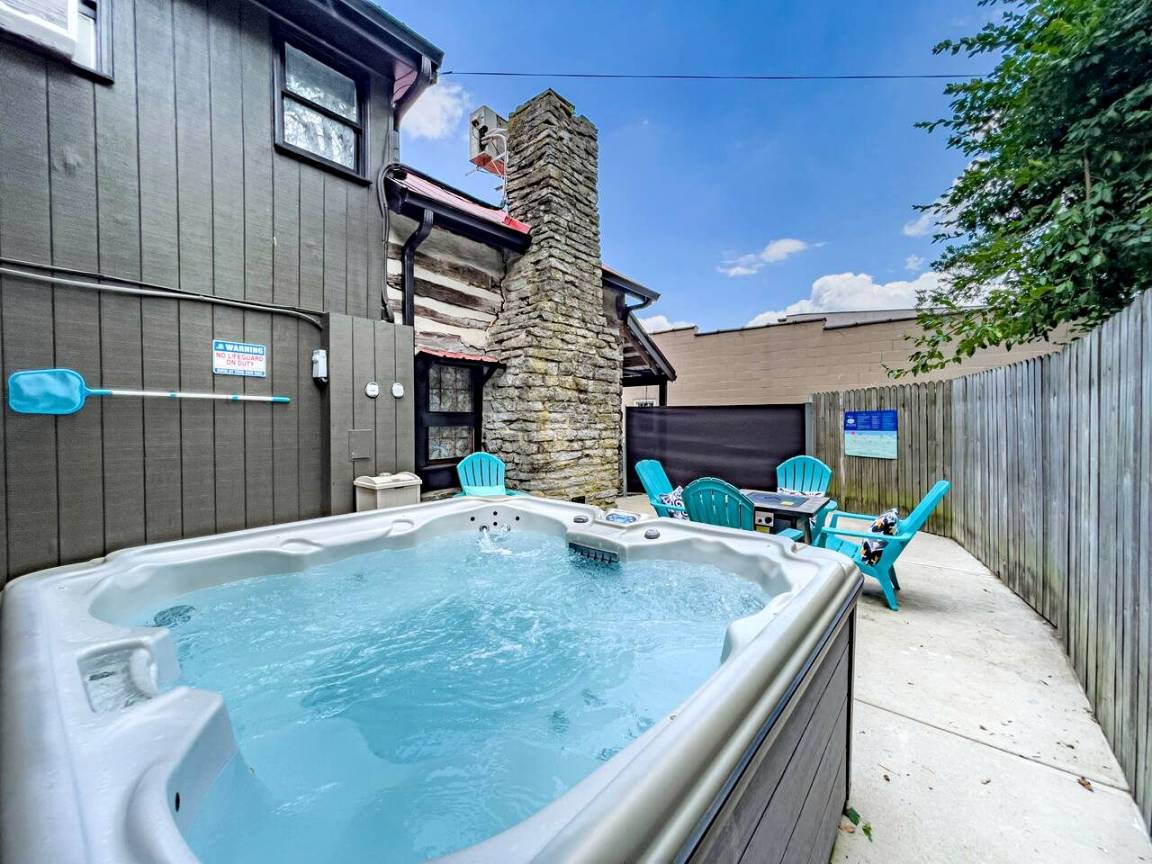 House ∙ 3 Bedrooms ∙ 8 Guests - Georgetown, OH