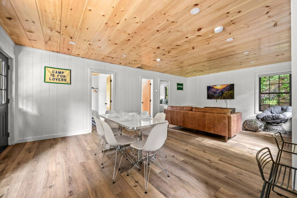 Apartment ∙ 8 Bedrooms ∙ 16 Guests - Gatlinburg, TN