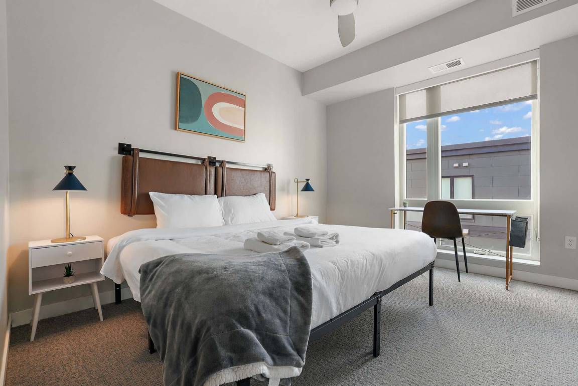 Apartment ∙ 3 Bedrooms ∙ 8 Guests - Minneapolis, MN