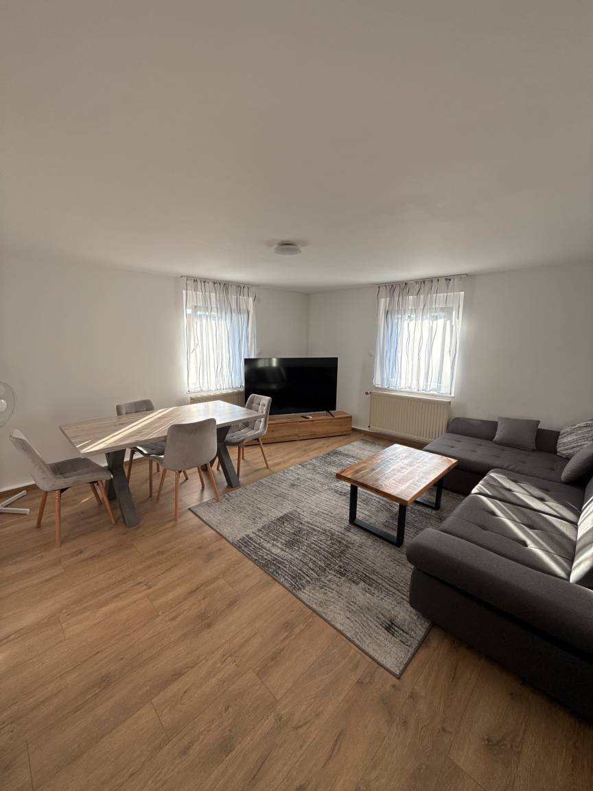 82 M² Apartment ∙ 3 Bedrooms ∙ 5 Guests - Kehl