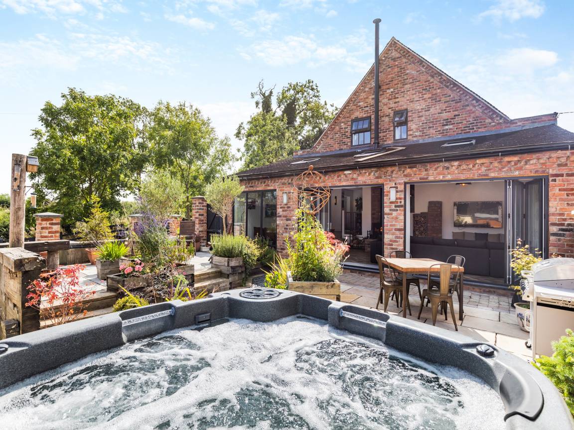Cottage ∙ 5 Bedrooms ∙ 10 Guests - Staffordshire