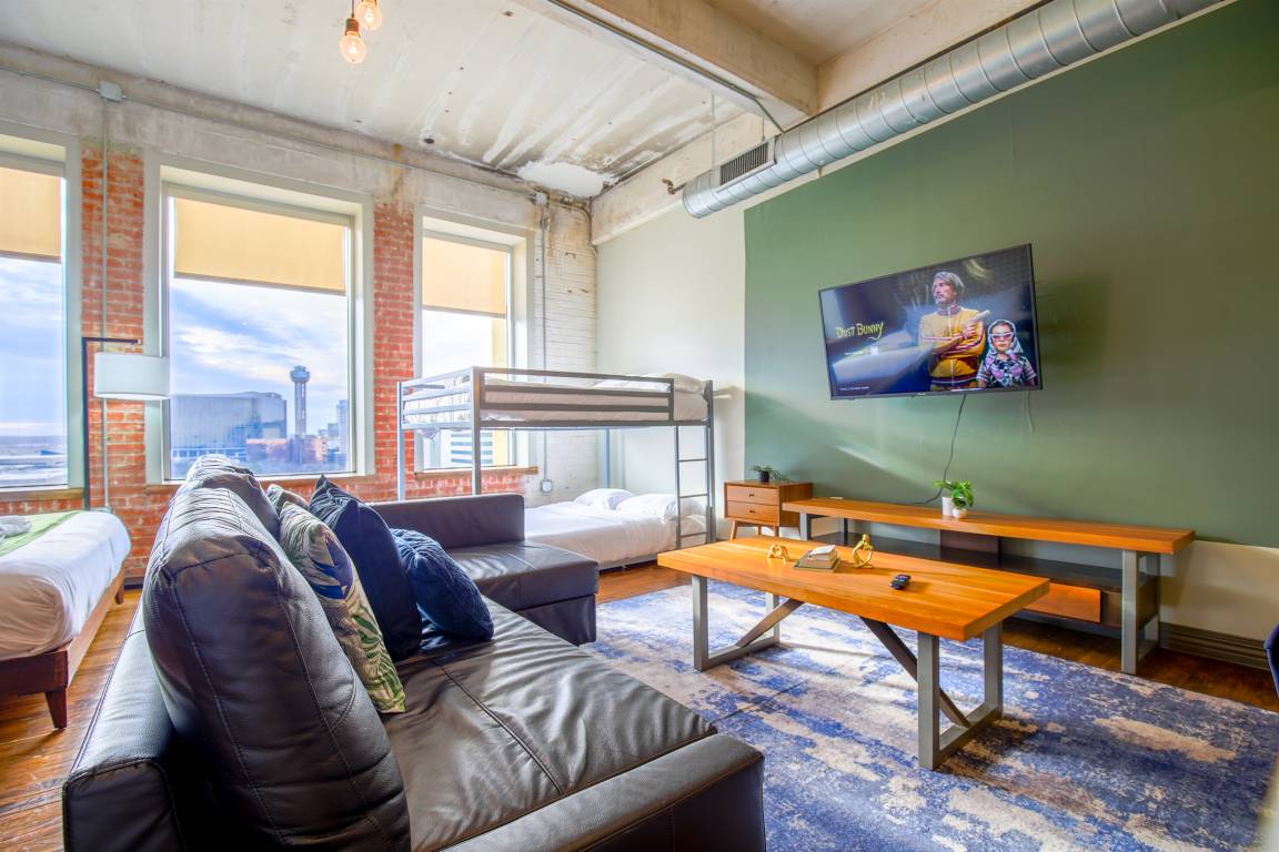 109 M² Apartment ∙ 2 Bedrooms ∙ 12 Guests - Dallas, TX