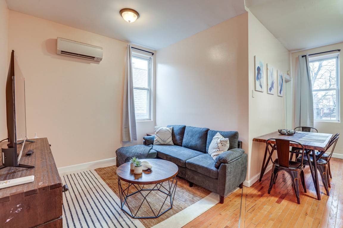102 M² Apartment ∙ 2 Bedrooms ∙ 6 Guests - Bayonne, NJ