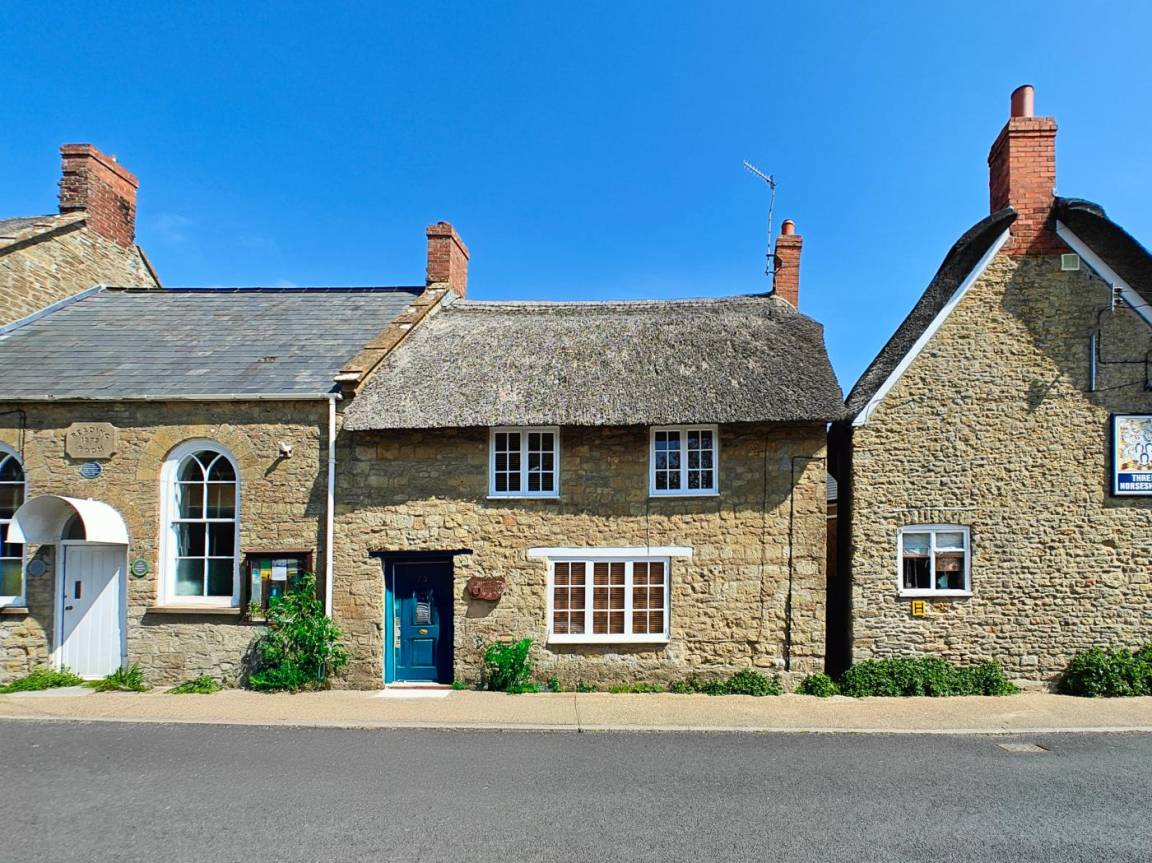 Cottage ∙ 2 Bedrooms ∙ 4 Guests - Burton Bradstock