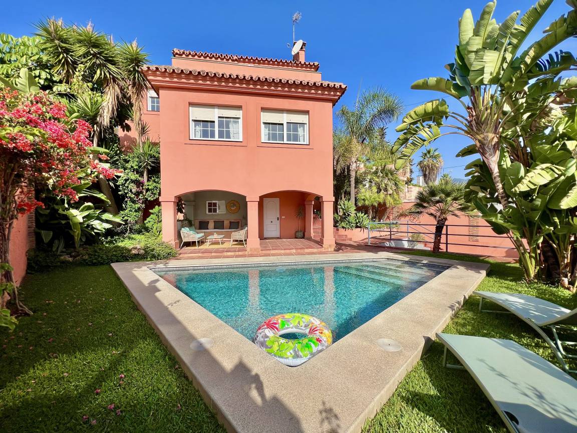 250 M² Villa ∙ 4 Bedrooms ∙ 9 Guests - Marbella