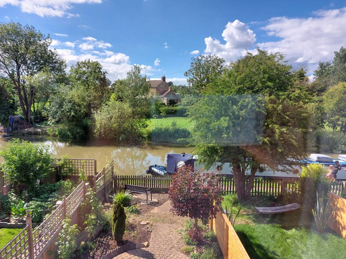 75 M² House ∙ 3 Bedrooms ∙ 4 Guests - Northampton, UK