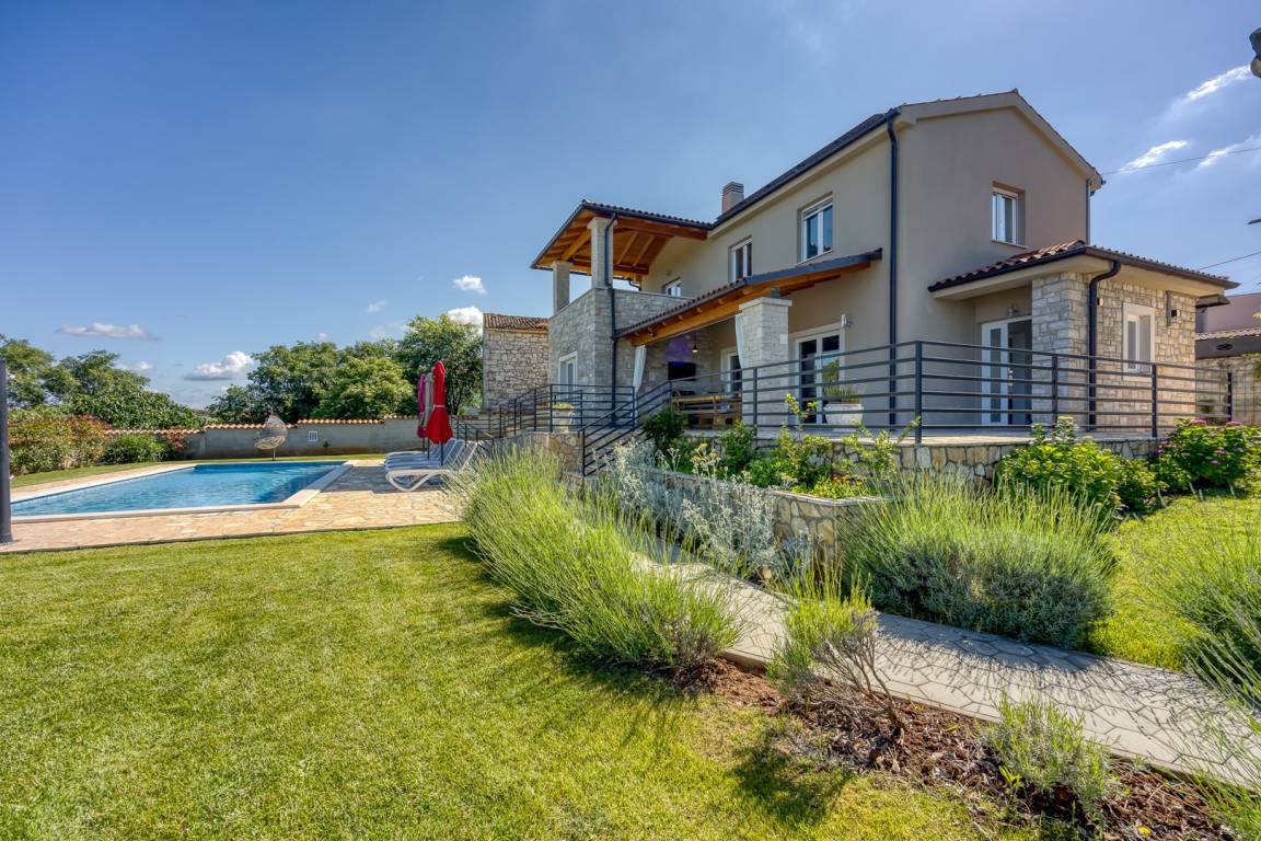 200 M² Villa ∙ 4 Bedrooms ∙ 10 Guests - Porec