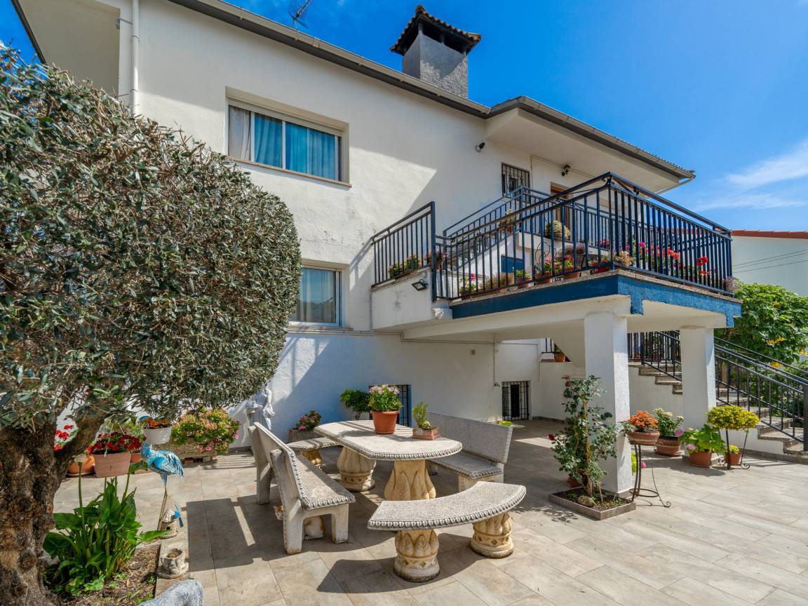 107 M² Apartment ∙ 5 Bedrooms ∙ 6 Guests - Calella