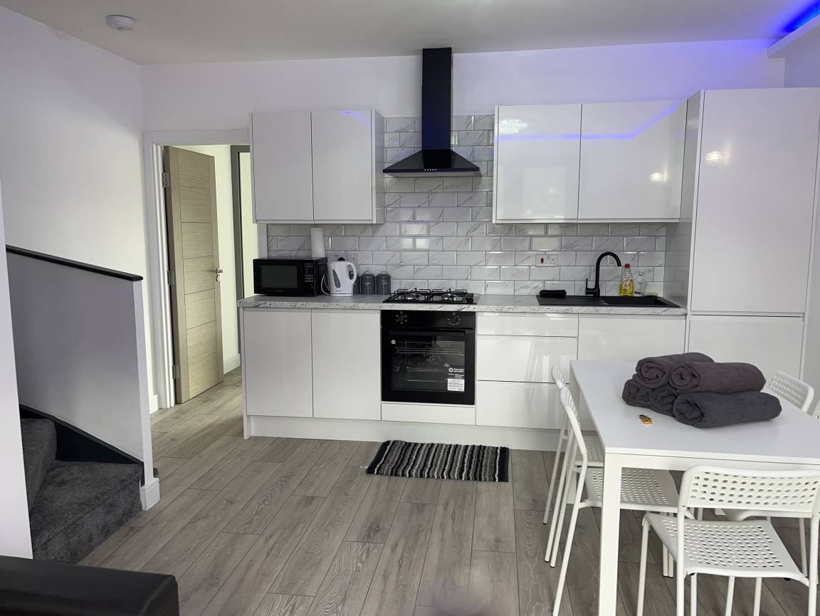 90 M² Apartment ∙ 3 Bedrooms ∙ 5 Guests - Hendon - London