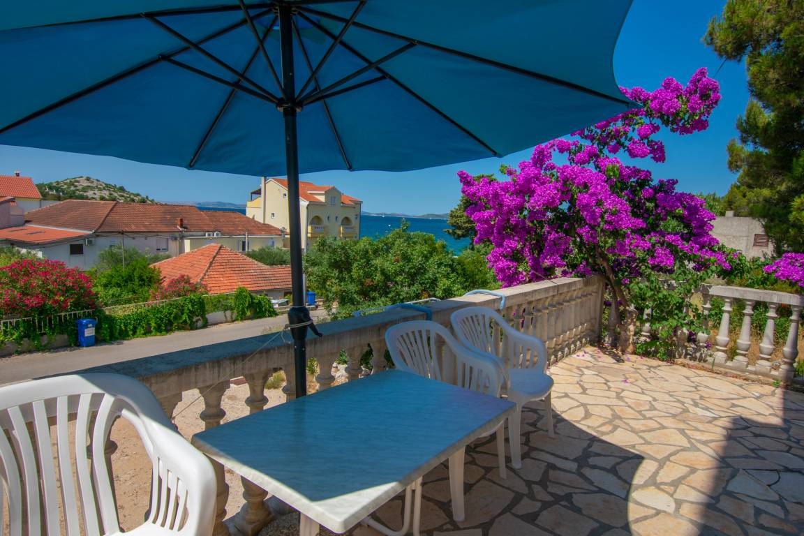 60 M² Ferienwohnung ∙ 2 Schlafzimmer ∙ 5 Gäste - Murter