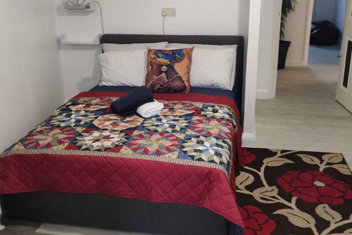 80 M² Apartment ∙ 2 Bedrooms ∙ 4 Guests - Romford