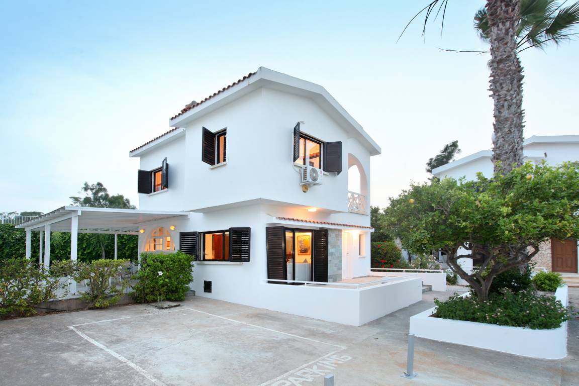 130 M² Villa ∙ 3 Bedrooms ∙ 8 Guests - Protaras