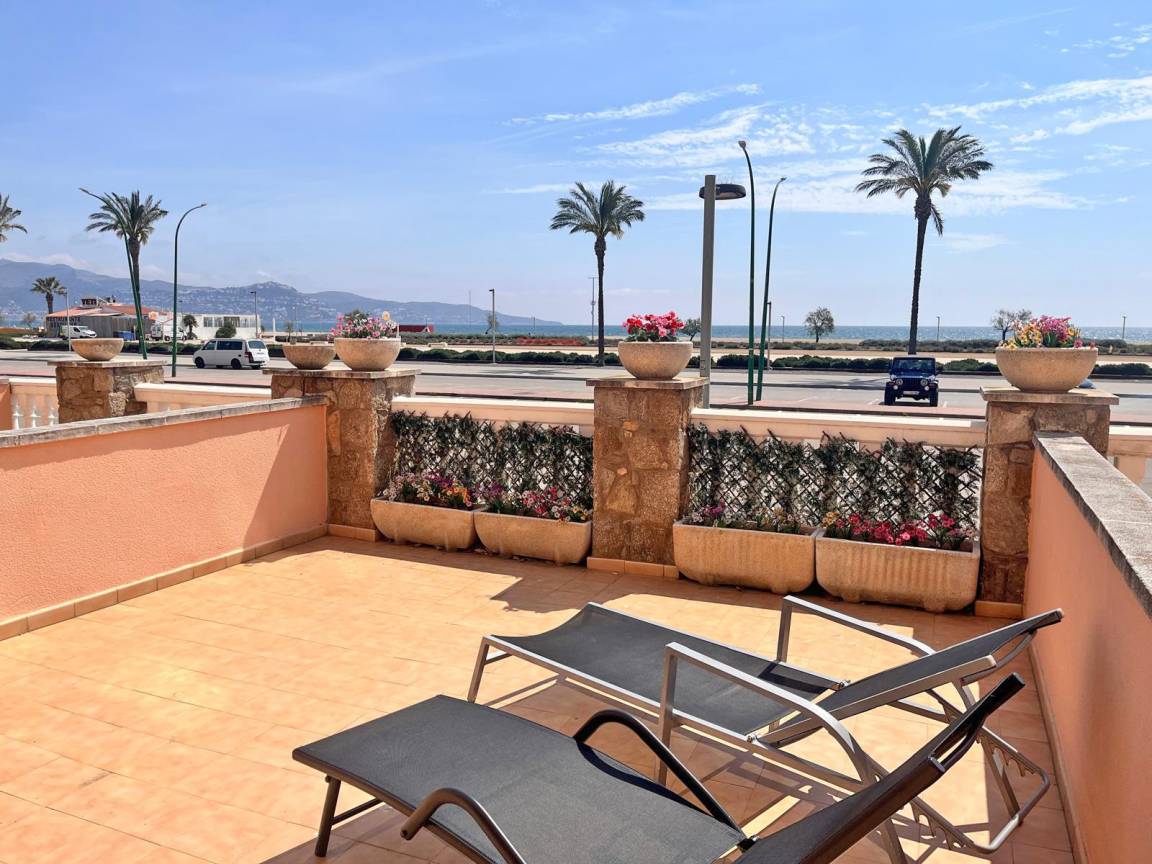 81 M² Apartment ∙ 3 Bedrooms ∙ 5 Guests - Empuriabrava