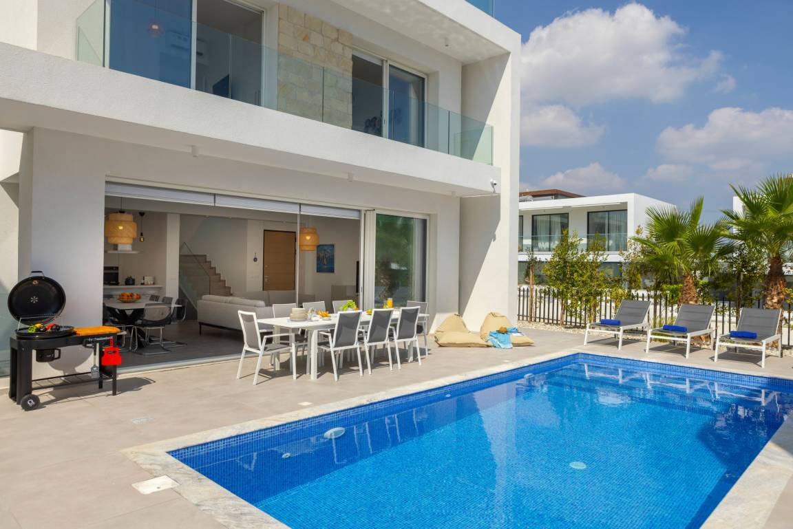 210 M² Villa ∙ 6 Bedrooms ∙ 12 Guests - Ayia Napa