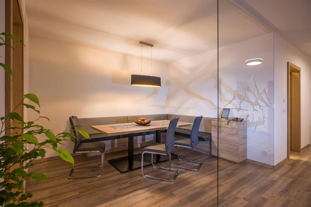 100 M² Ferienwohnung ∙ 2 Schlafzimmer ∙ 6 Gäste - Zillertal