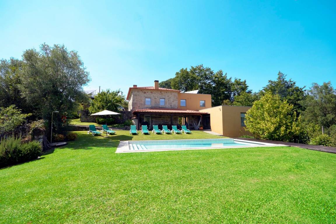 260 M² Villa ∙ 5 Bedrooms ∙ 10 Guests - Paredes de Coura