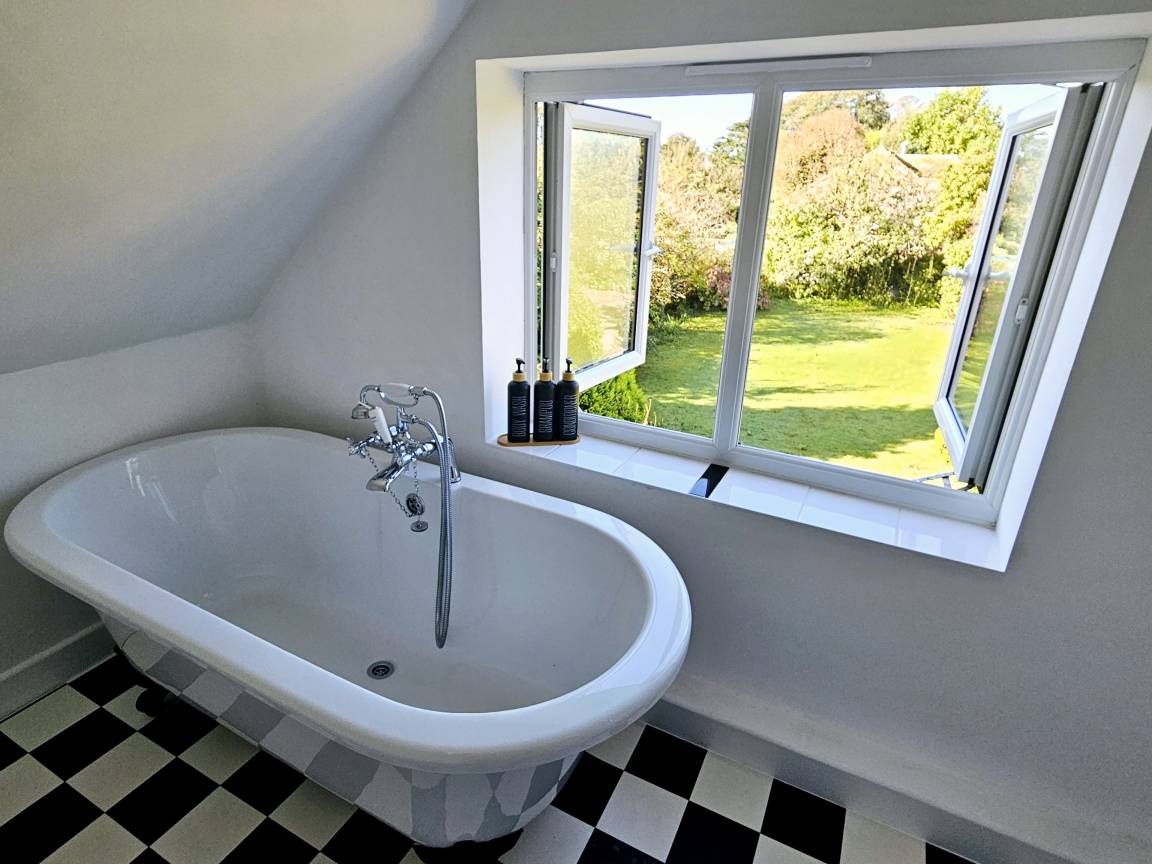 Cottage ∙ 3 Bedrooms ∙ 8 Guests - Folkestone