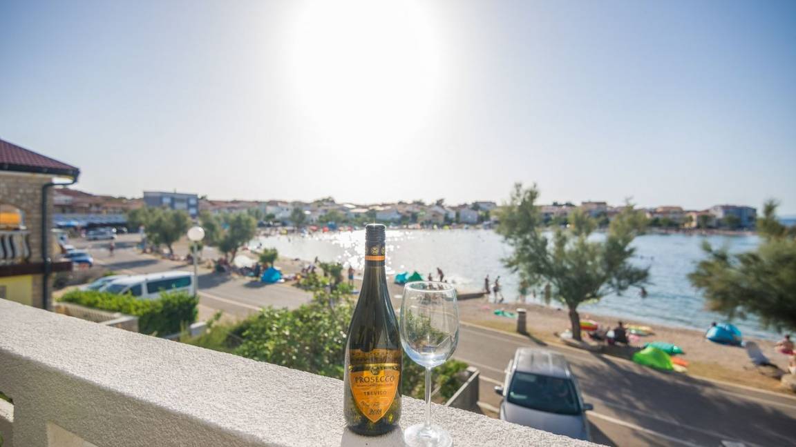 40 M² Hôtel ∙ 3 Personnes - Vir