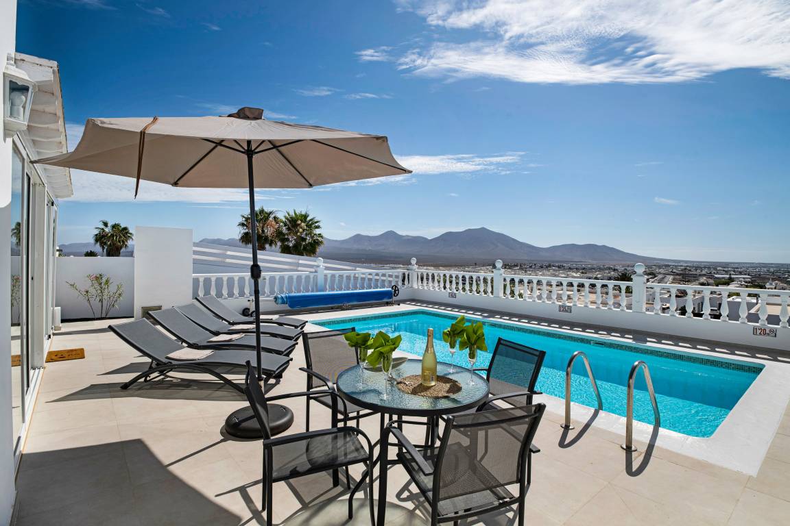 140 M² Huis ∙ 3 Slaapkamers ∙ 6 Gasten - Playa Blanca