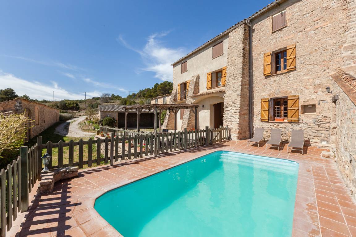 120 M² Casa ∙ 3 Habitaciones ∙ 6 Huéspedes - Igualada