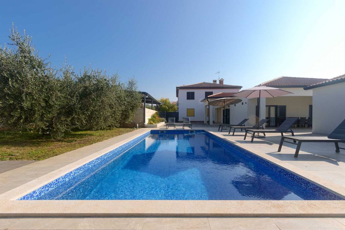 135 M² Villa ∙ 4 Slaapkamers ∙ 9 Gasten - Novigrad