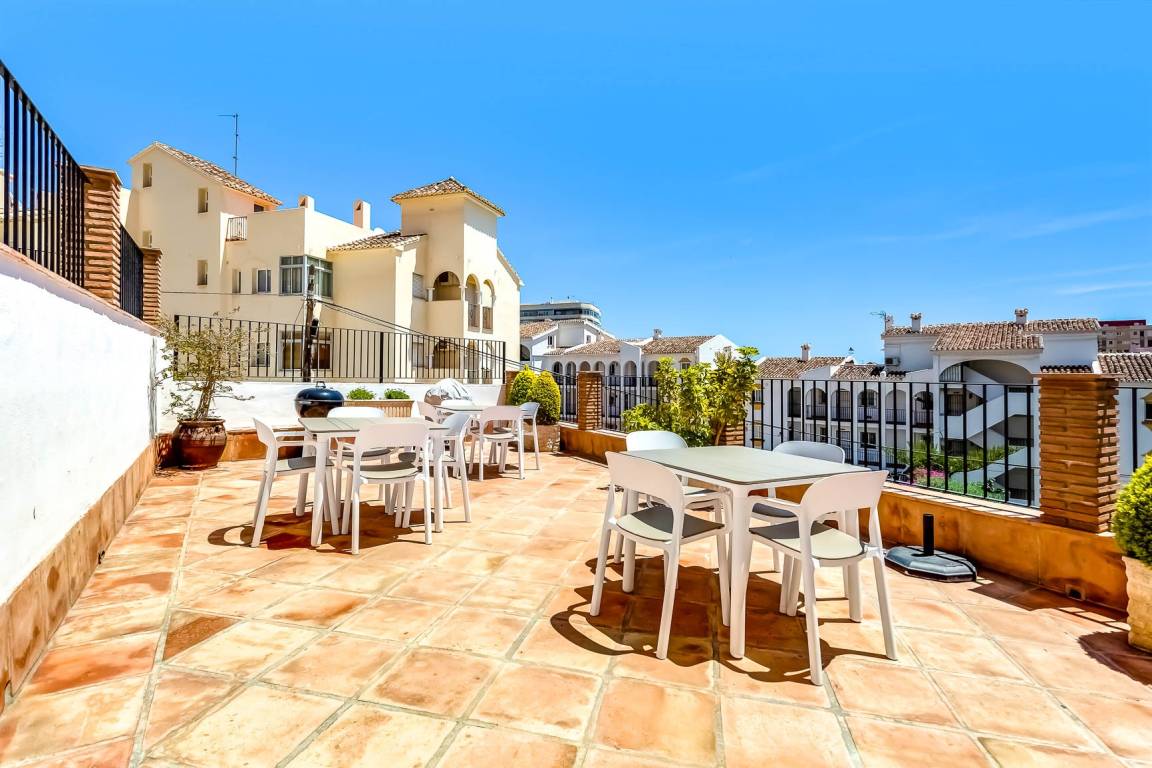 350 M² Villa ∙ 12 Bedrooms ∙ 24 Guests - Fuengirola