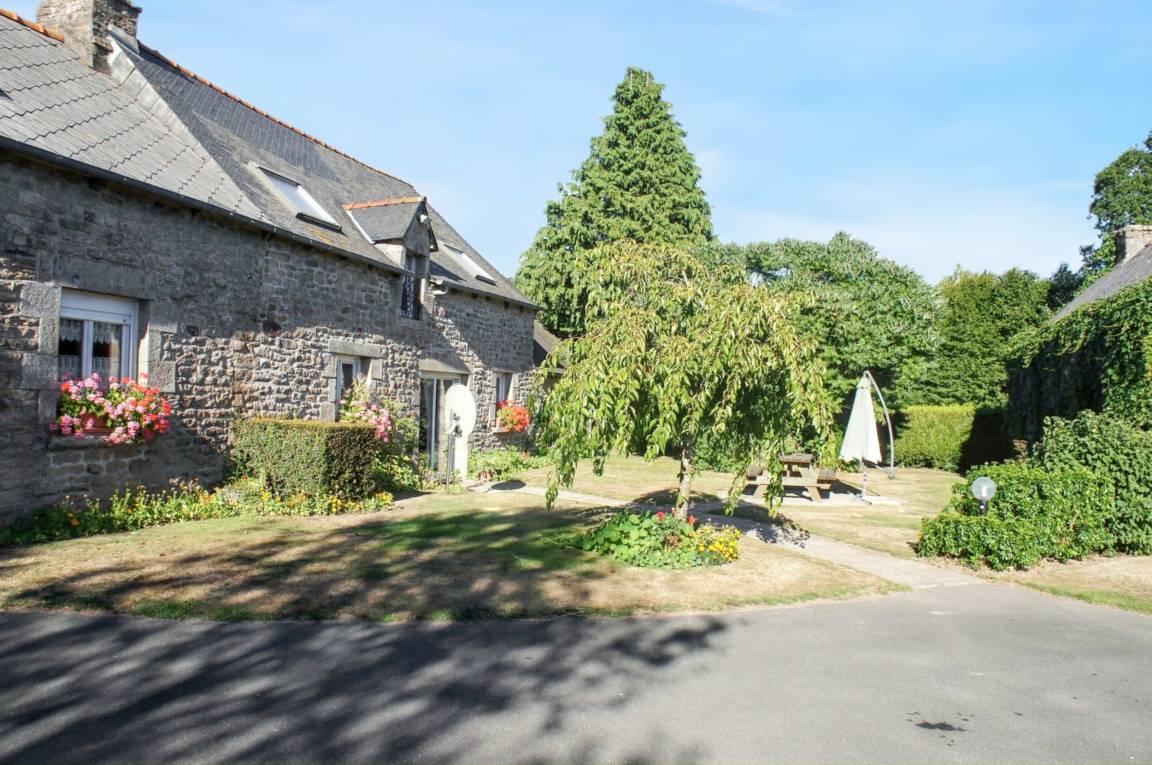 160 M² Huis ∙ 5 Slaapkamers ∙ 15 Gasten - Moncontour