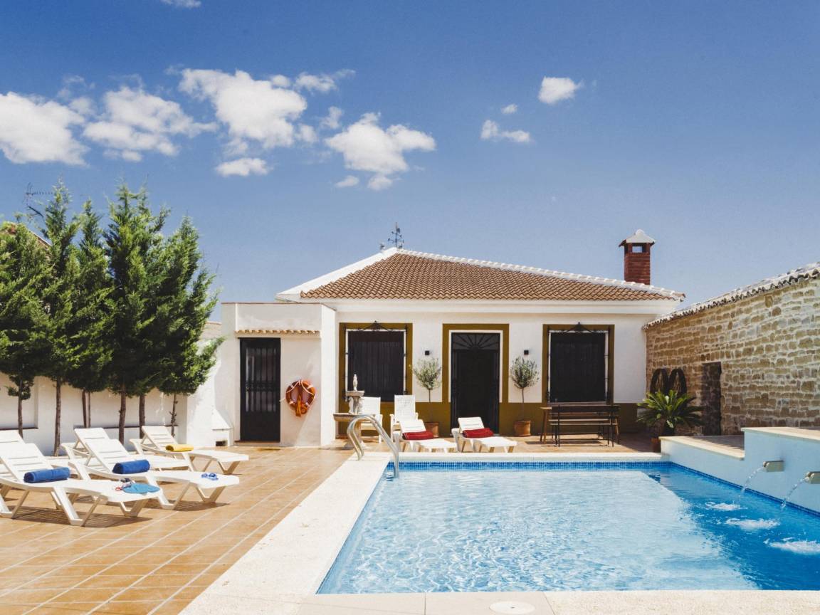 350 M² Villa ∙ 7 Habitaciones ∙ 16 Huéspedes - Porcuna