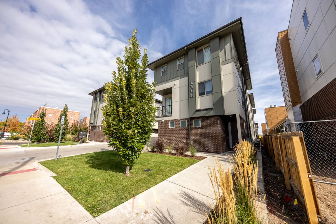 124 M² House ∙ 2 Bedrooms ∙ 7 Guests - Wheat Ridge, CO