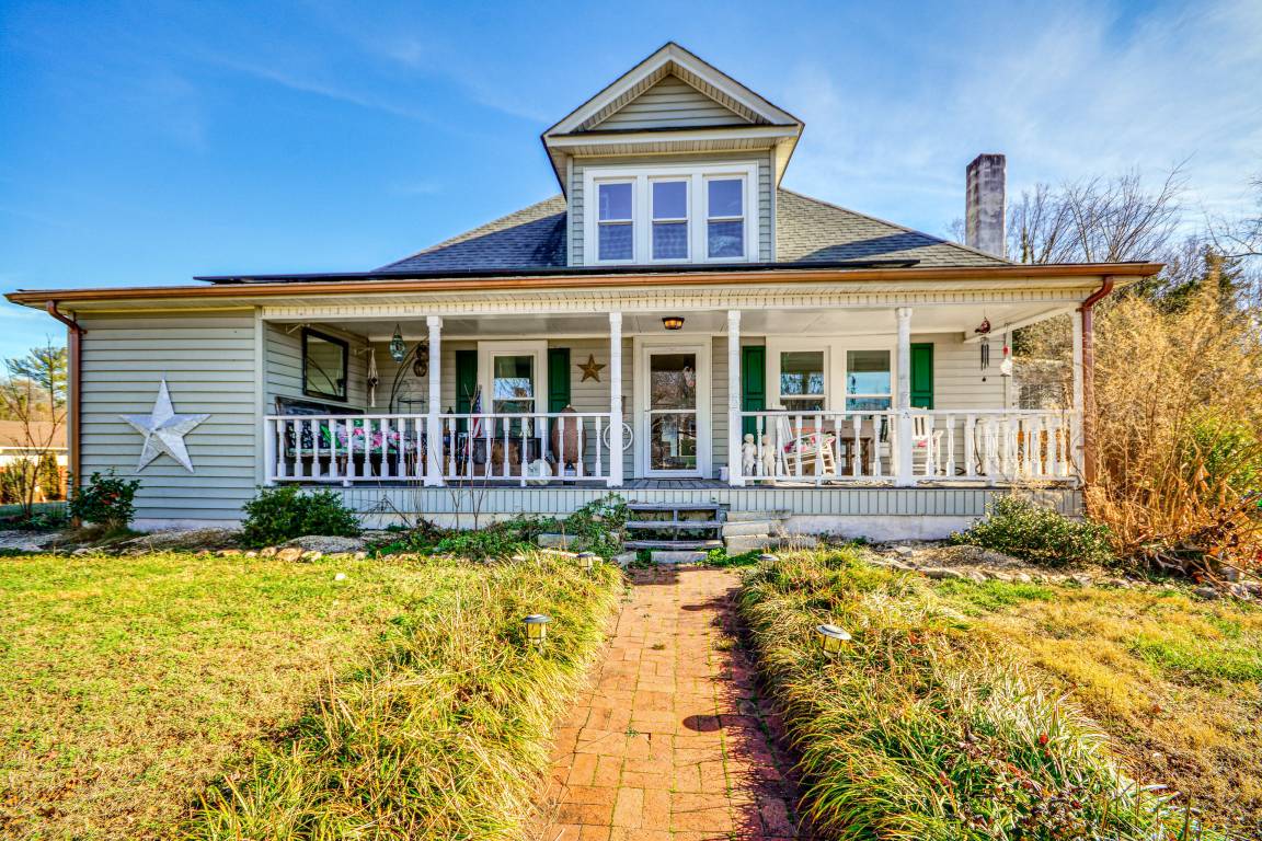 185 M² House ∙ 4 Bedrooms ∙ 7 Guests - Mount Airy, NC