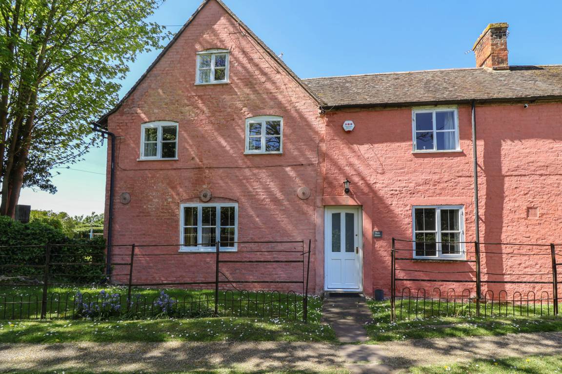 Cottage ∙ 4 Bedrooms ∙ 9 Guests - Herefordshire